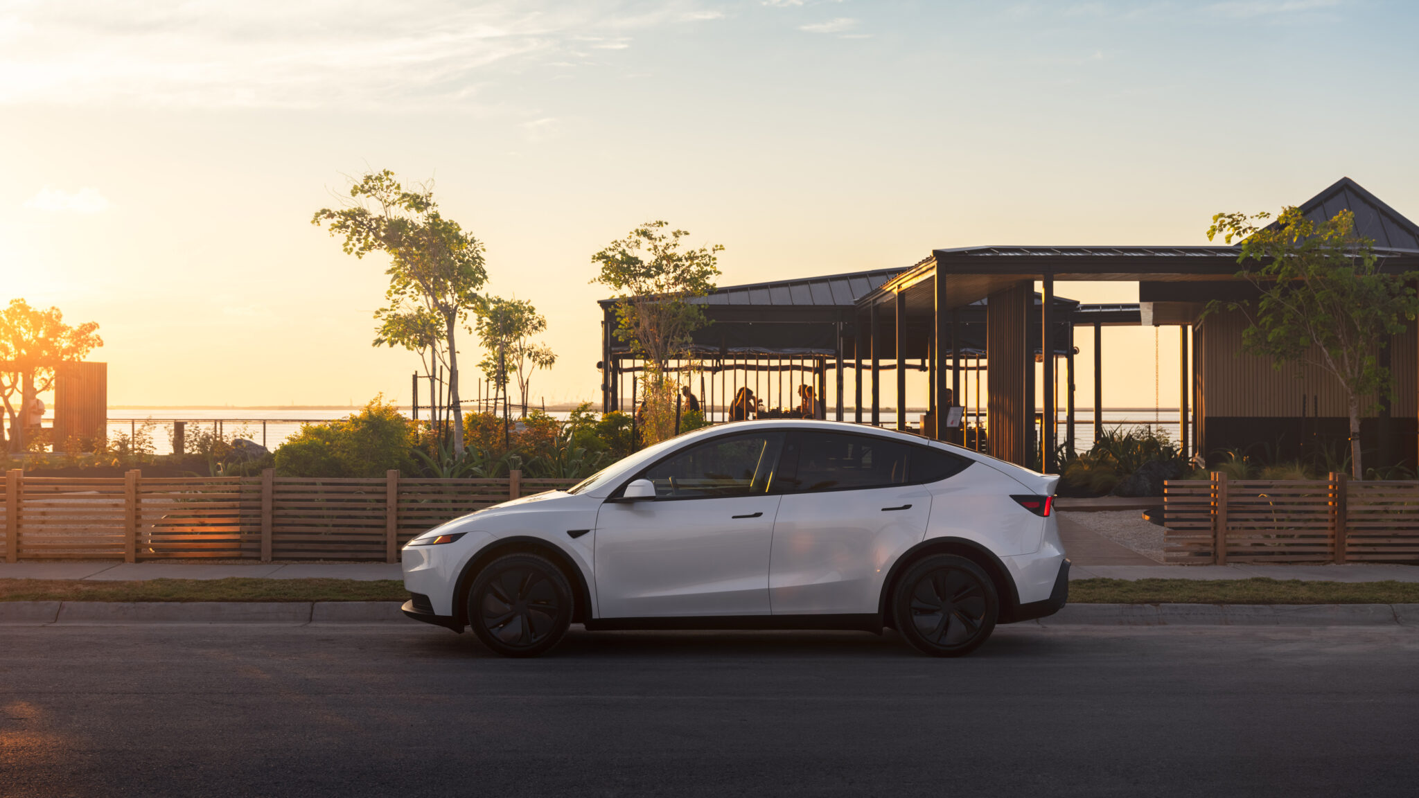 Nowa Tesla Model Y Standard Long Range